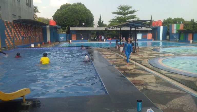 12 Kolam Renang di Cimahi Terbesar & Terbaik, Wahana waterpark