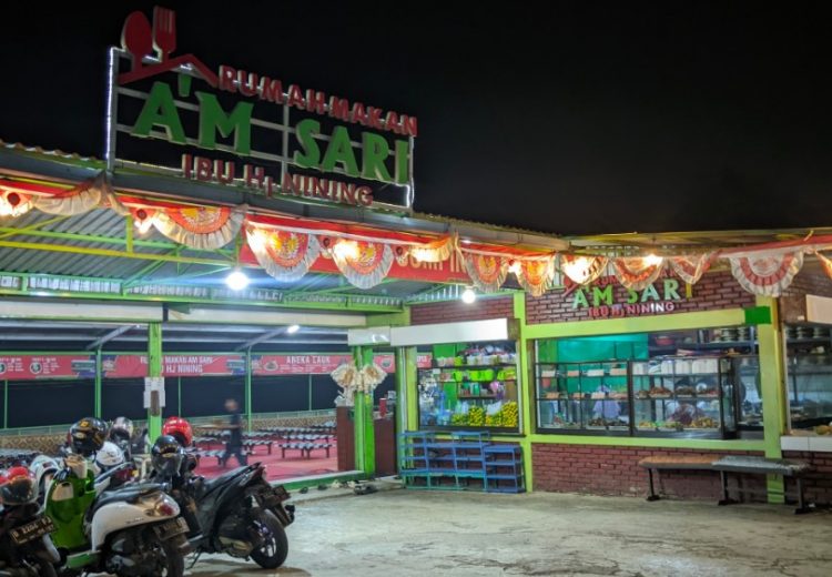 32 Tempat Makan di Lembang Bandung yang Enak & Legendaris!