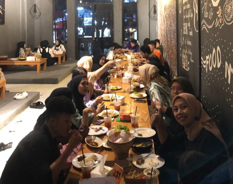 22 Tempat Makan di Kuningan Paling Enak, Restoran, Kuliner Dll