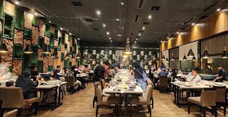 28 Tempat Makan di Depok Enak, Cafe & Resto Legendaris Terbaik