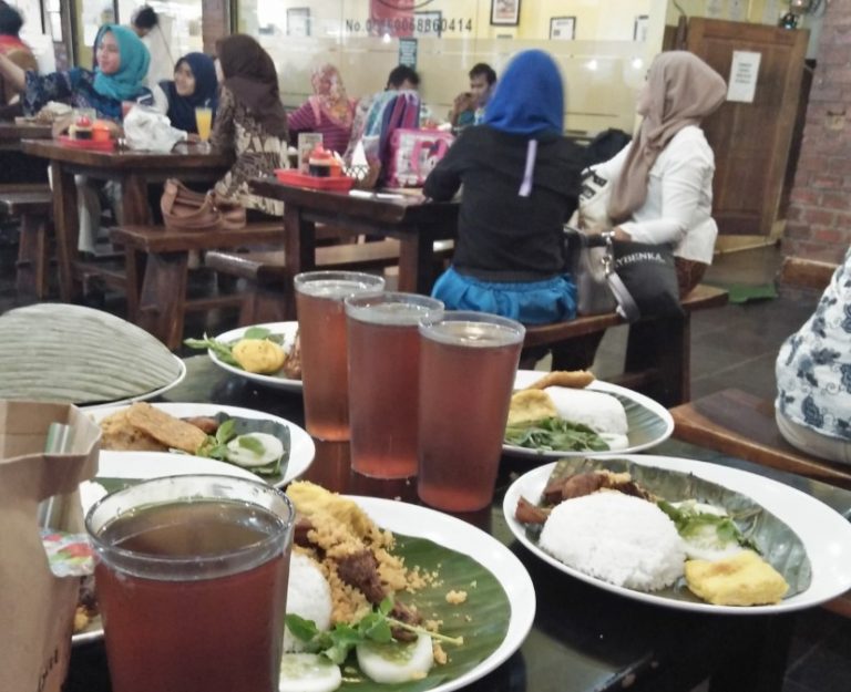 29 Tempat Makan Enak di Tebet, Resto Tempat Wisata Kuliner Hits!