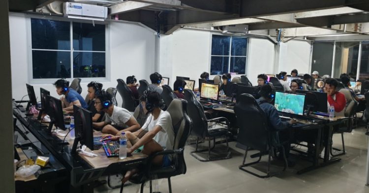 13 Rekomendasi Warnet Gaming Cafe di Jakarta, PC Spek Dewa!