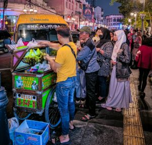 12 Kuliner Malam di Braga Bandung, Tempat Makan enak & legend