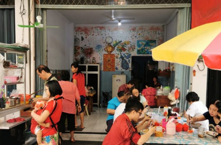 13 Warung Bakmi Enak di Jelambar yang Legendaris, Bikin Nagih!