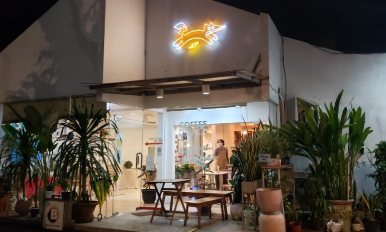 16 Tempat Makan di Ragunan Paling enak & Populer! Cafe & Resto