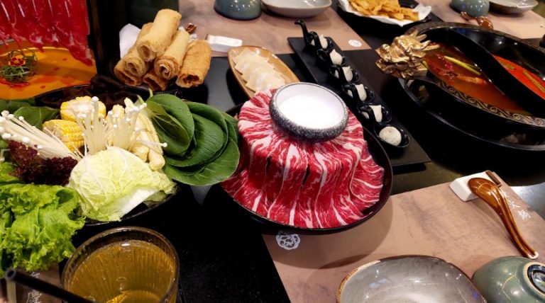 12 Restoran Hotpot Halal di Jakarta Terkenal Enak & Populer!