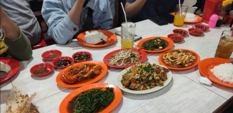 14 Kuliner Legendaris di Kelapa Gading yang Terkenal Enak