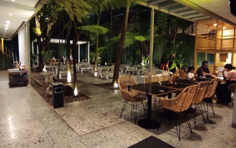 15 Tempat Makan Steak di Bandung Paling Enak & Premium!