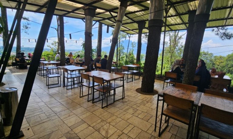 15 Cafe di Puncak Bogor View Spektakuler, Coffee Shop & Resto