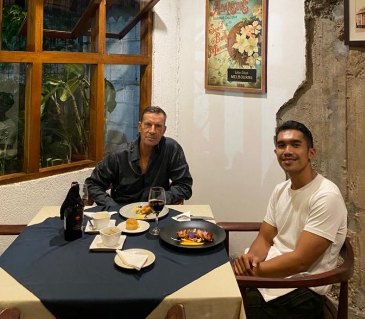 15 Tempat Makan Steak di Bandung Paling Enak & Premium!